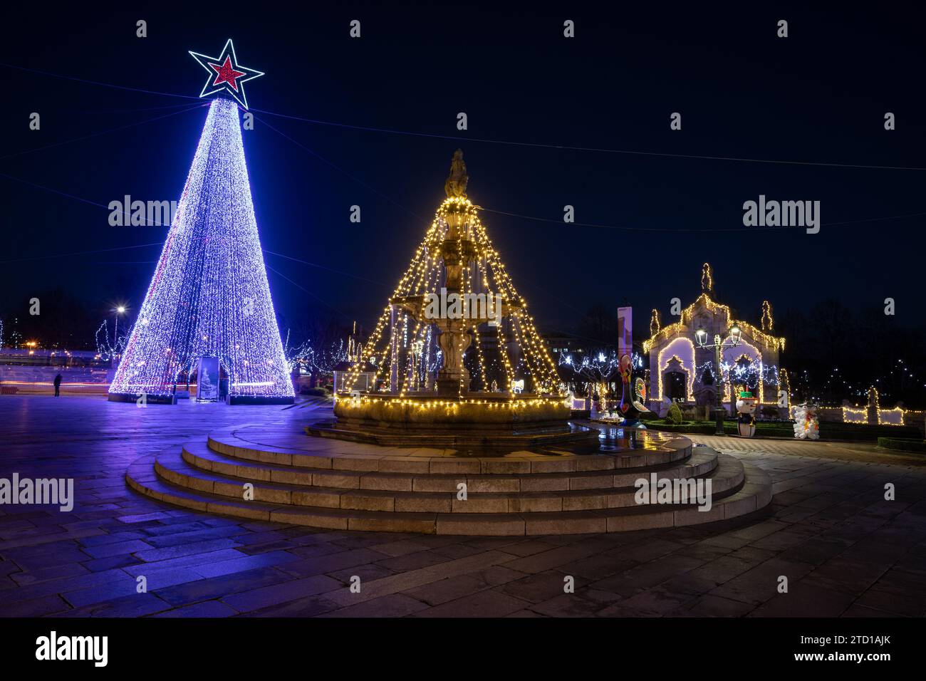 Globe street lights hi-res stock photography and images - Alamy