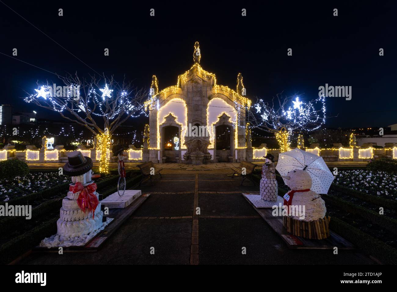 Globe street lights hi-res stock photography and images - Alamy