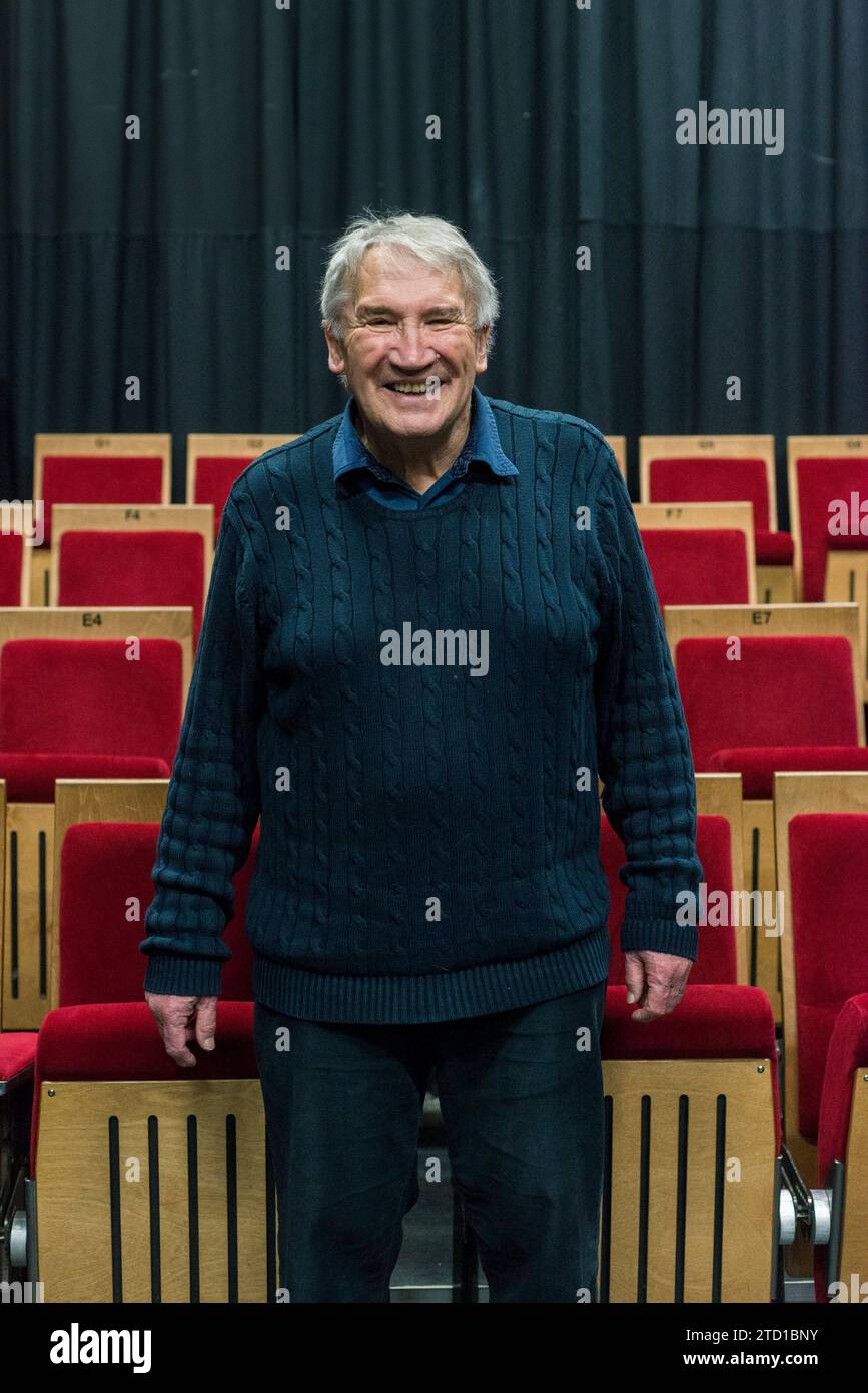 Backstage theatre manager hi-res stock photography and images - Alamy