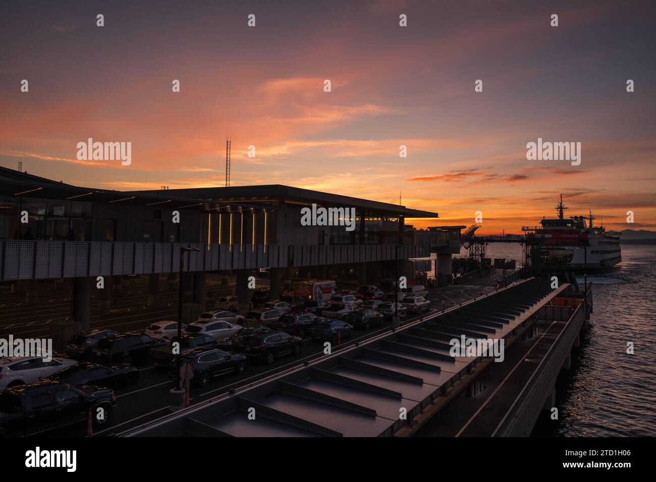 Seattle, USA. 26 Nov, 2023. Golden hour at the Colman Ferry Terminal on ...