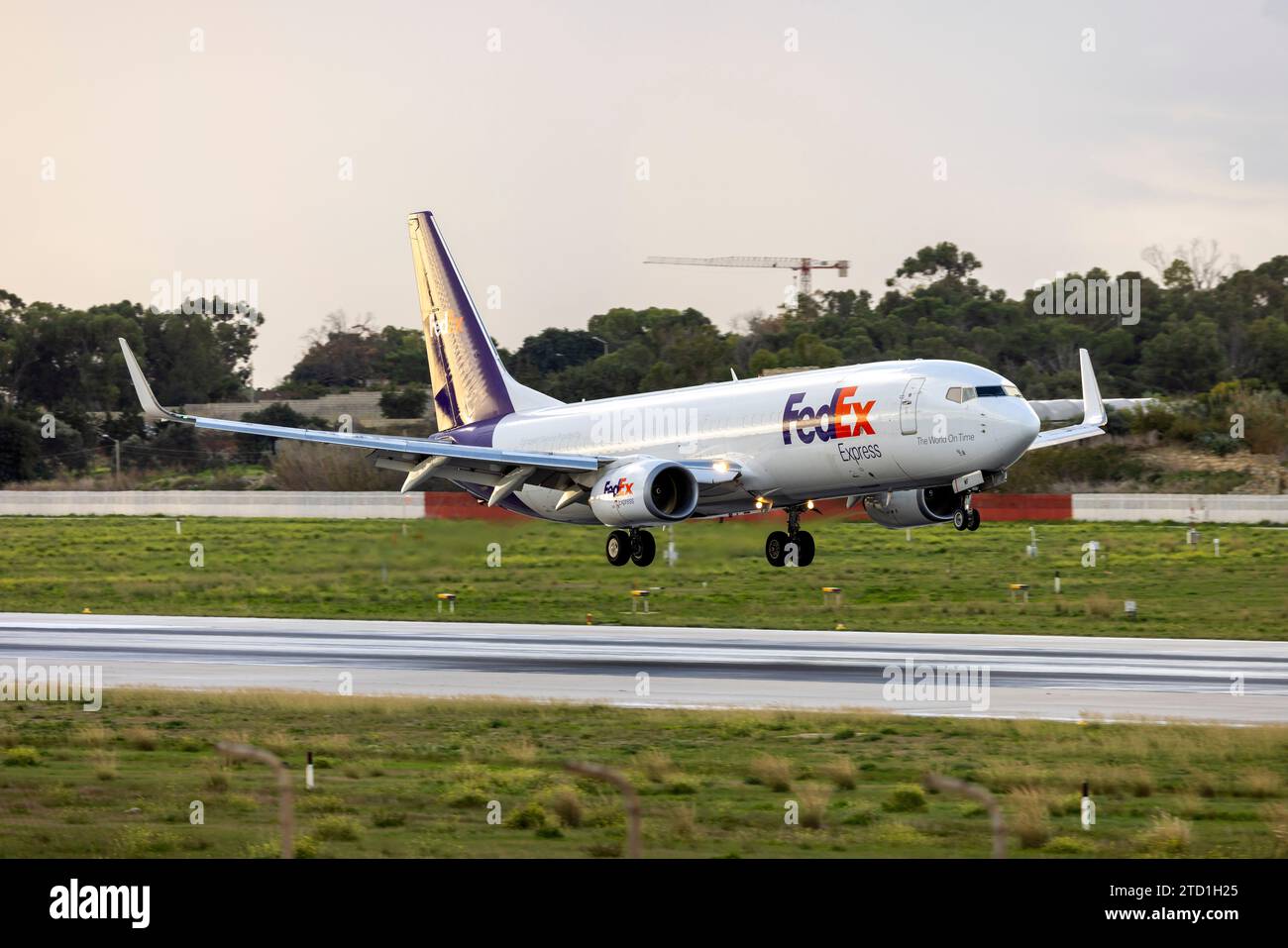 FedEx - Federal Express (ASL Airlines) Boeing 737-8AS(BCF) (REG: OE-IWF ...