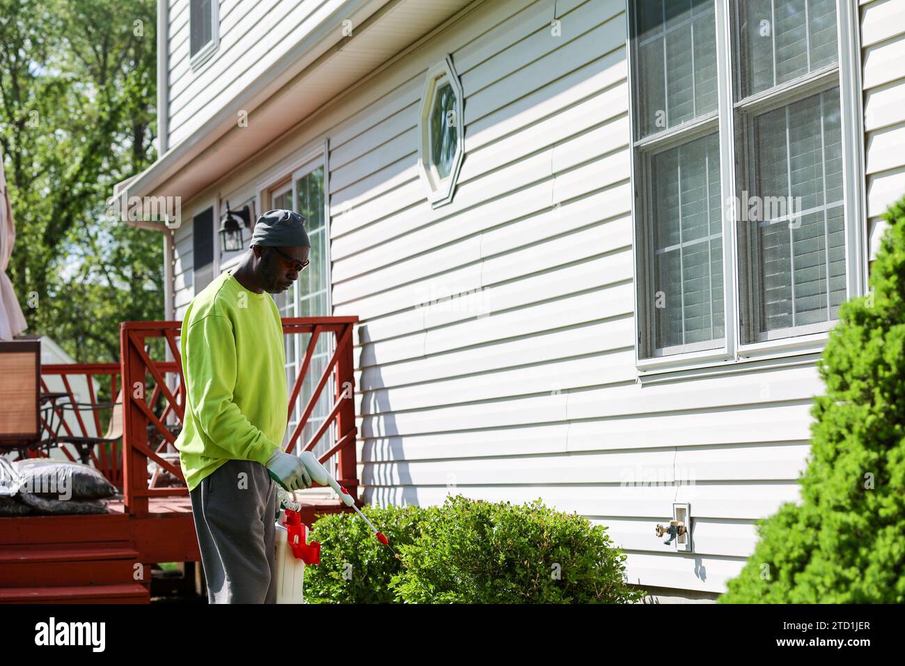 Man spraying weed killer in hi-res stock photography and images - Alamy