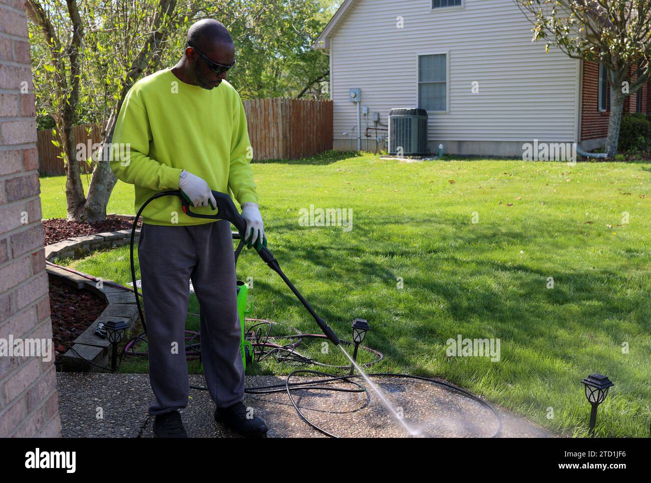 Man power washing hi-res stock photography and images - Alamy