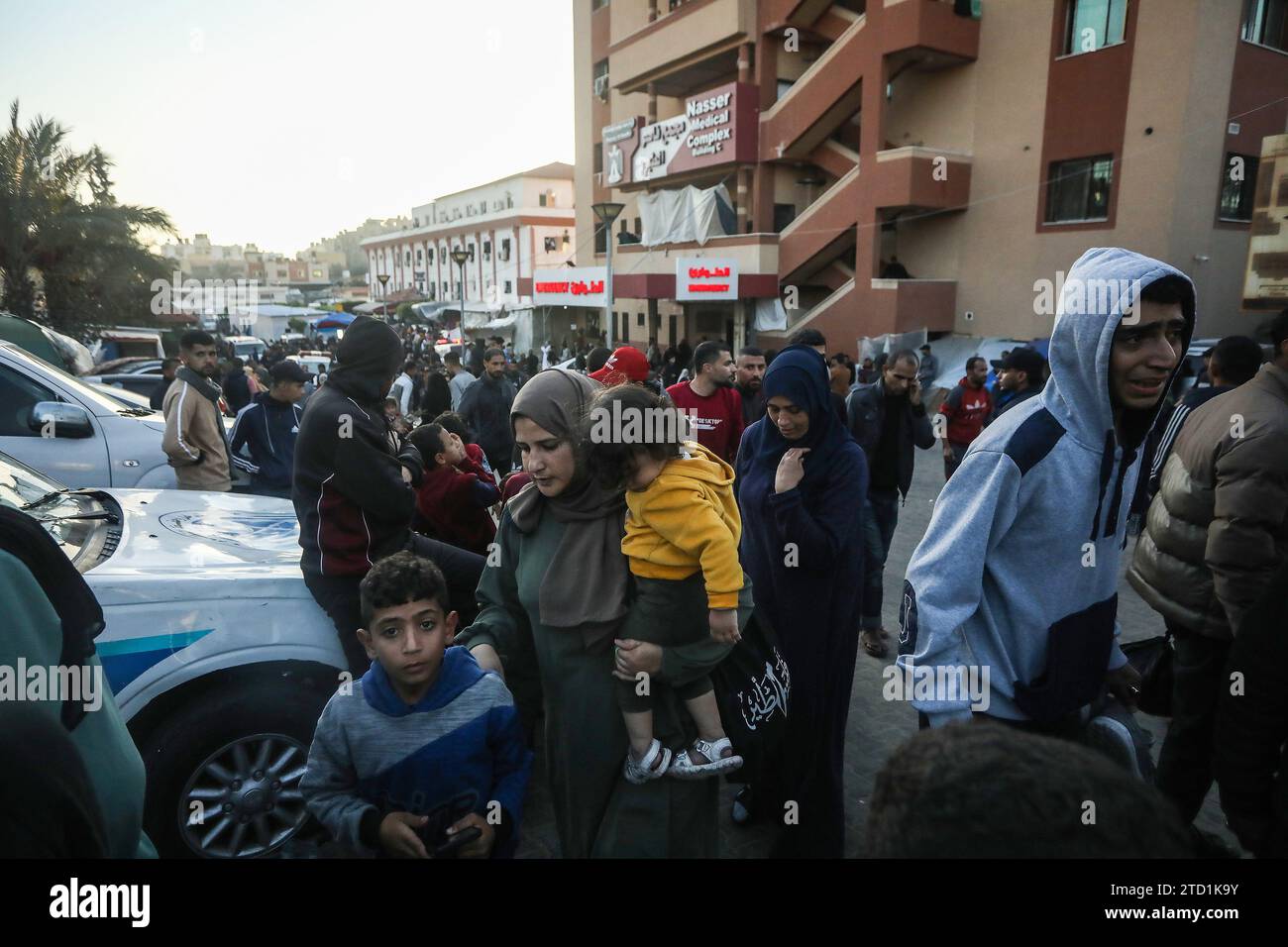 Thousands of displaced Palestinians. due to Israeli attacks take refuge ...