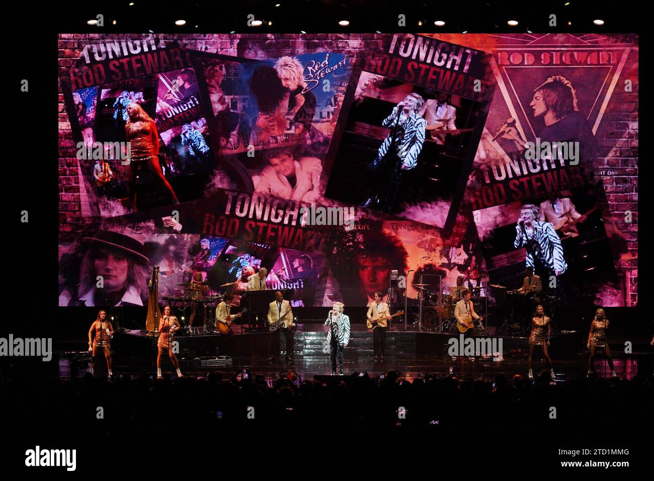 Singer Rod Stewart performing during Navidades Starlite Madrid 2023 in ...