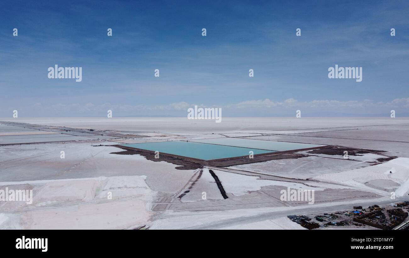15 December 2023, Bolivia, Uyuni: View of the evaporation of lithium at ...