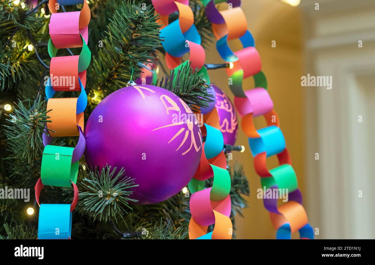Paper chain tree hi-res stock photography and images - Alamy