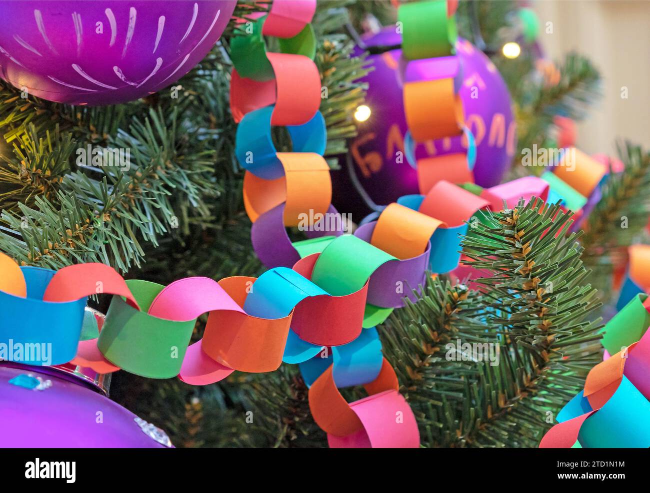 Paper chain tree hi-res stock photography and images - Alamy