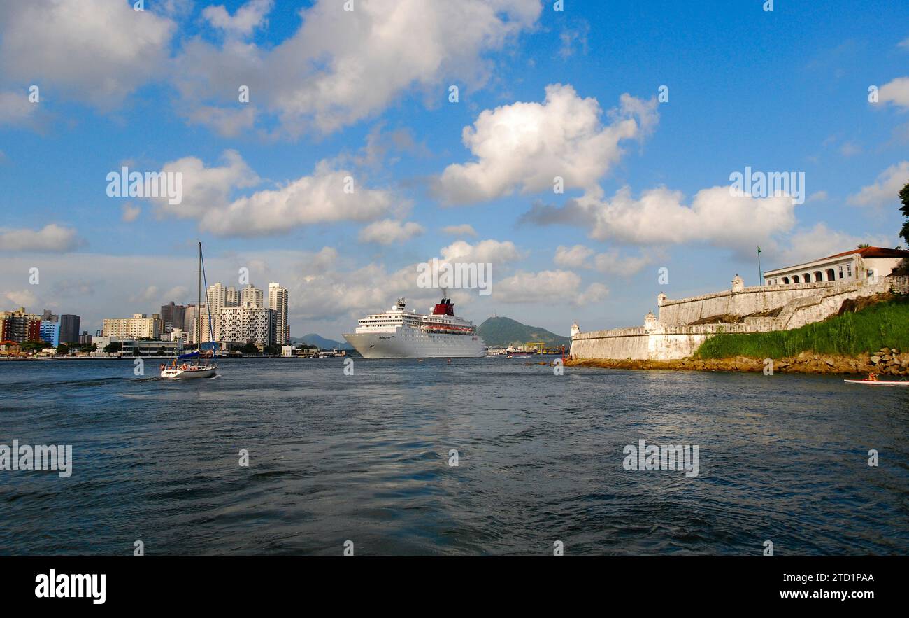 Santos City Brazil Pullmantour Horizon Cruise Ship Crowded With Passengers Departing From The