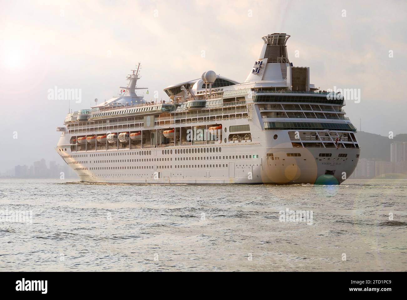 Royal Caribbean's Vision of the Seas cruise ship sailing in the bay of ...