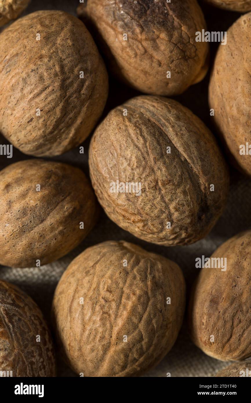 Whole nutmeg in bowl hi-res stock photography and images - Alamy