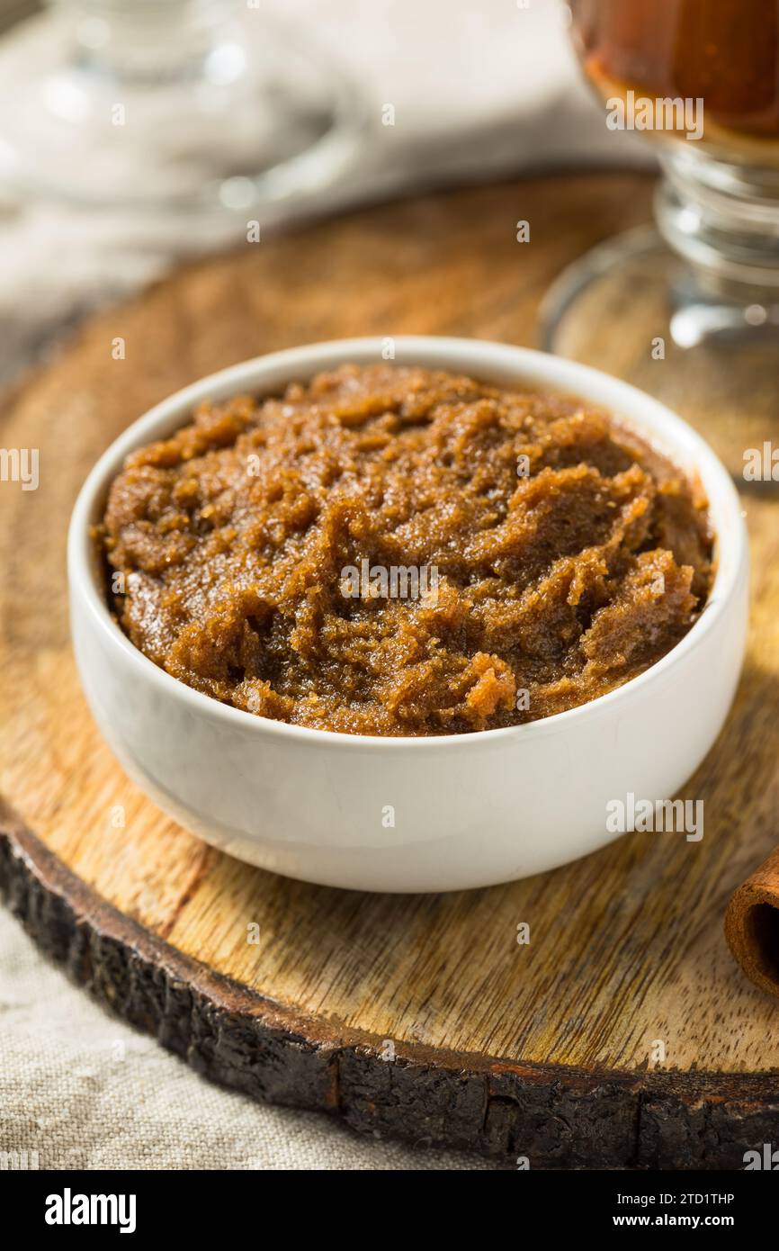 Hot buttered rum batter hi-res stock photography and images - Alamy