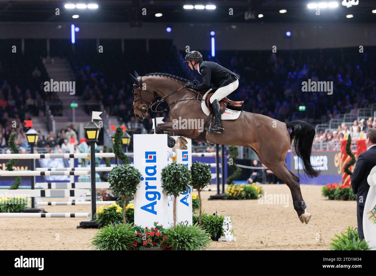 London, UK. 15th Dec 2023. Shane Breen of Ireland with Cato Boy ...