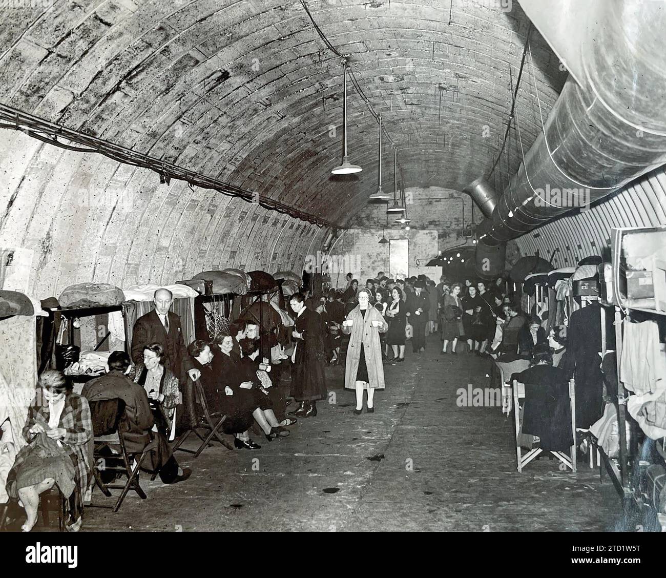 London bomb shelter hi-res stock photography and images - Alamy