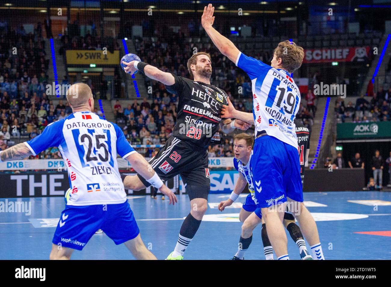 Nico Buedel (HC Erlangen, #20) vs. Fynn-Luca Nicolaus (TVB Stuttgart ...