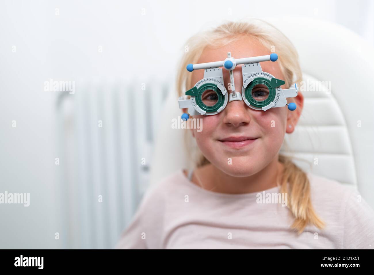 Young girl wearing trial frame glasses during an optometry test Stock ...