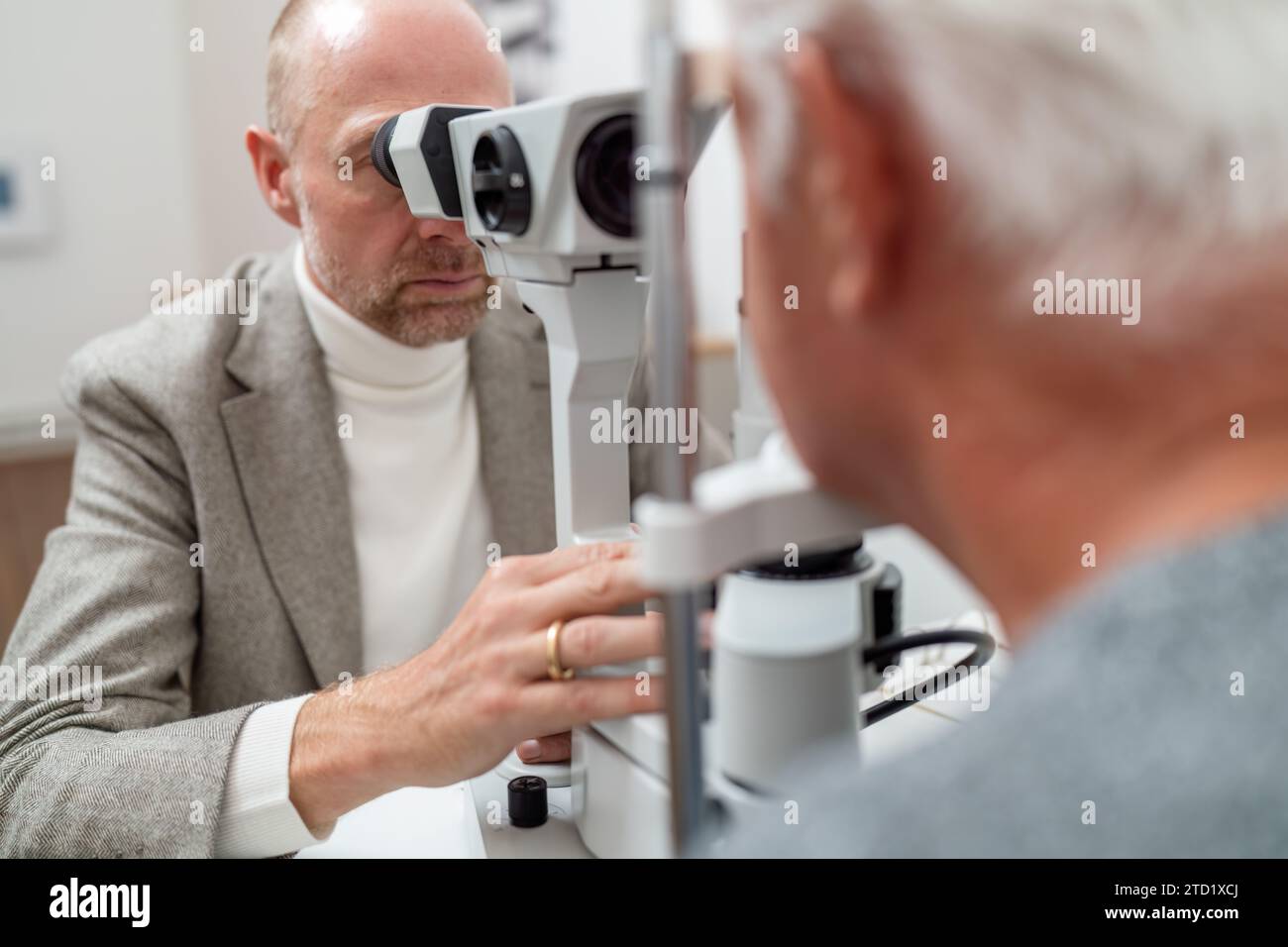 Slit lamp bio microscopy hi-res stock photography and images - Alamy