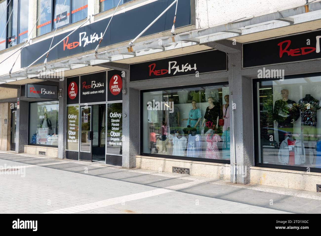 Children clothing storefront hi-res stock photography and images - Alamy