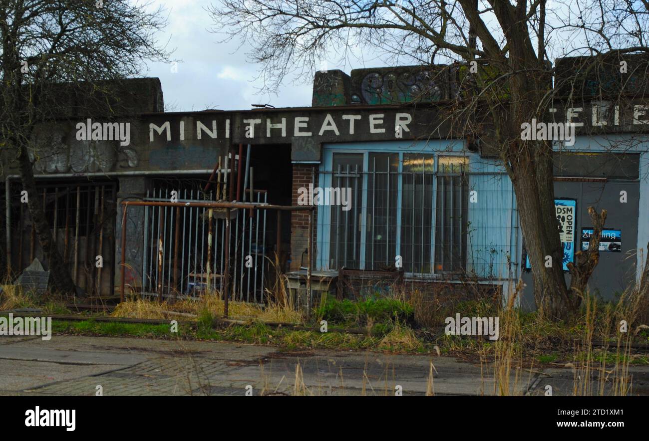 Mini street art hi-res stock photography and images - Alamy