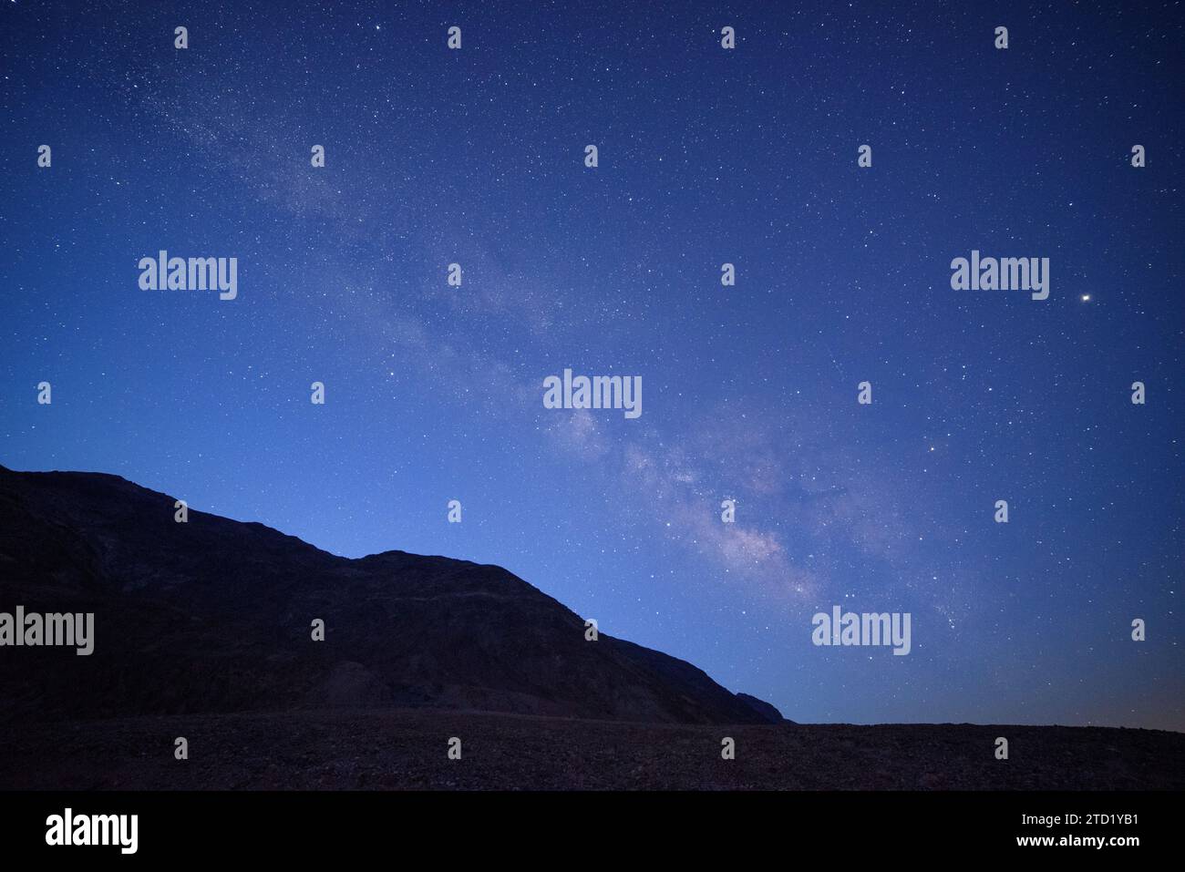 Milky Way over the Amargosa Range mountains from Badwater Basin in ...