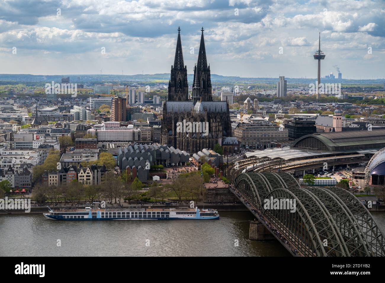 Cologne cathedral interior hi-res stock photography and images - Alamy