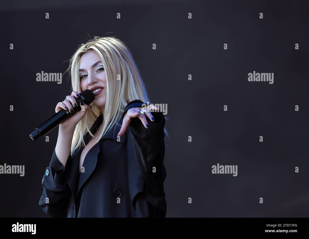 Ava max show hi-res stock photography and images - Alamy