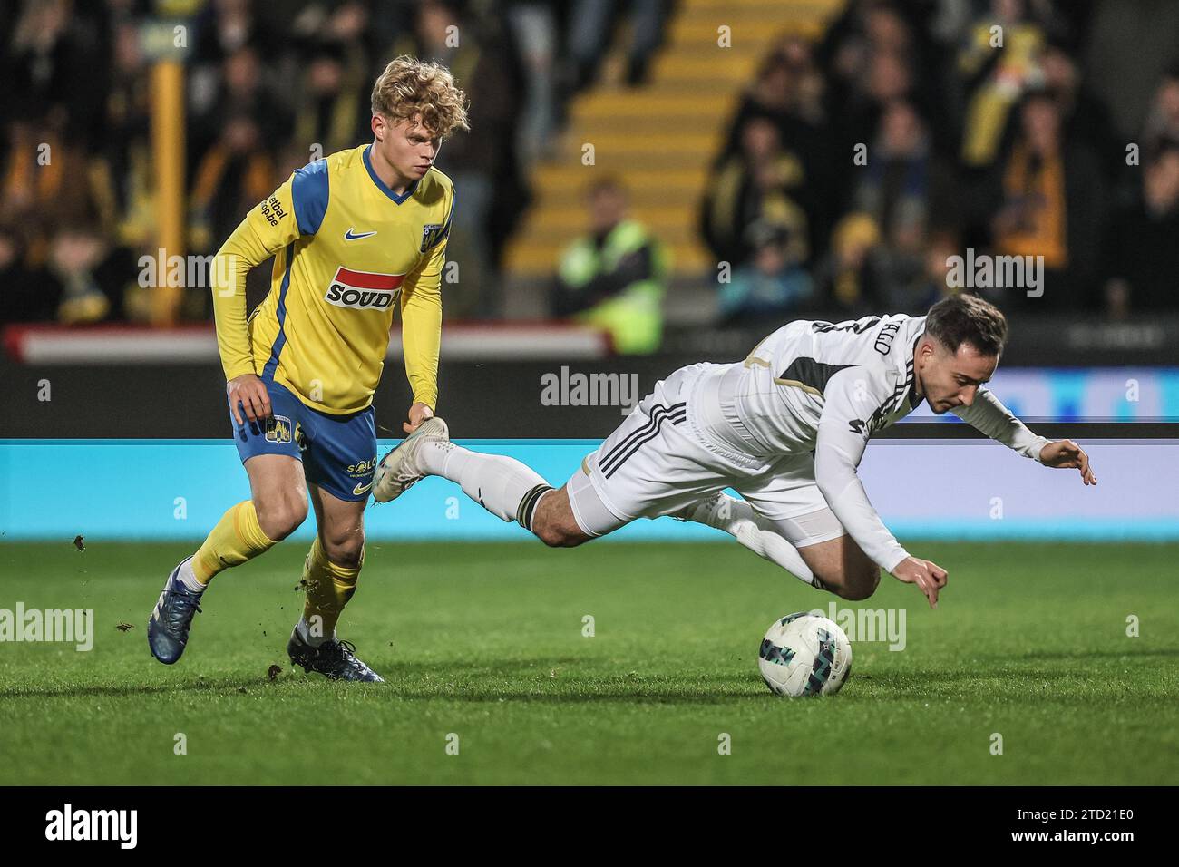 Westerlo's Arthur Piedfort and Eupen's Kevin Mohwald fight for the ball ...