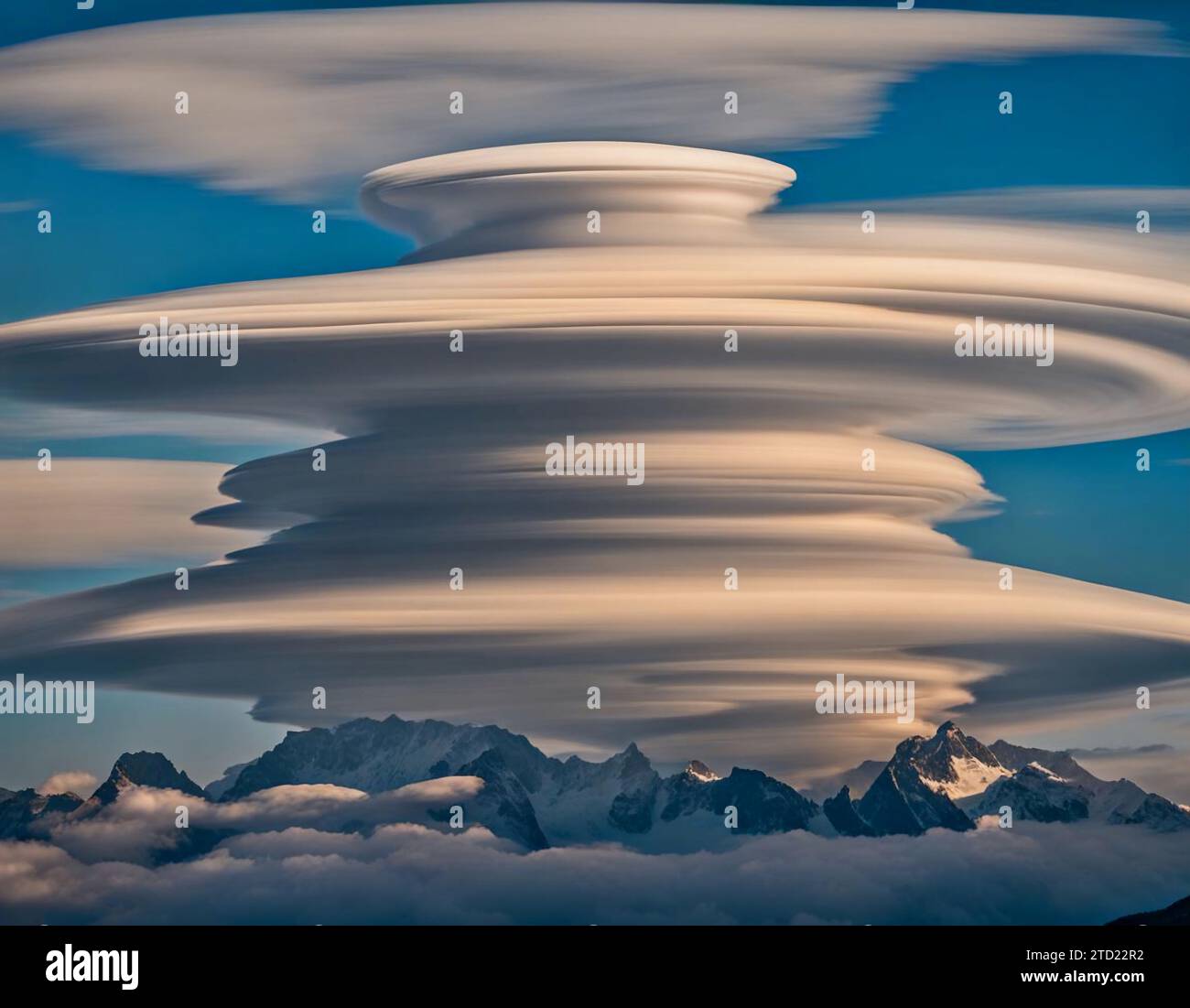 Lenticular clouds unusual cloud hi-res stock photography and images - Alamy