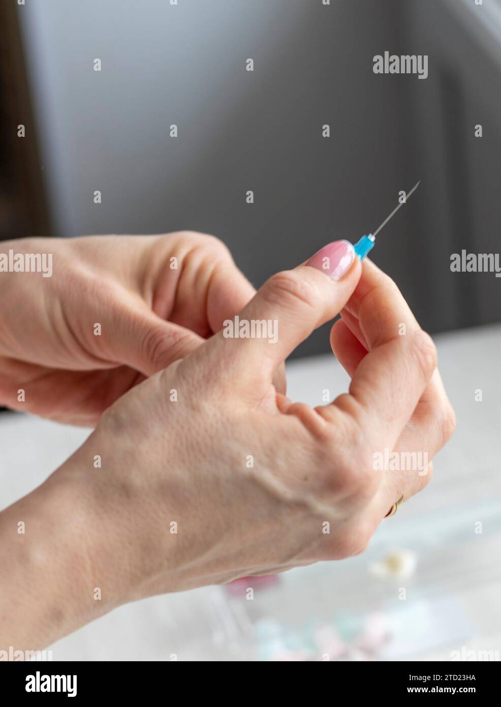 Close upshot of the woman preparing medicine for injection Stock Photo ...