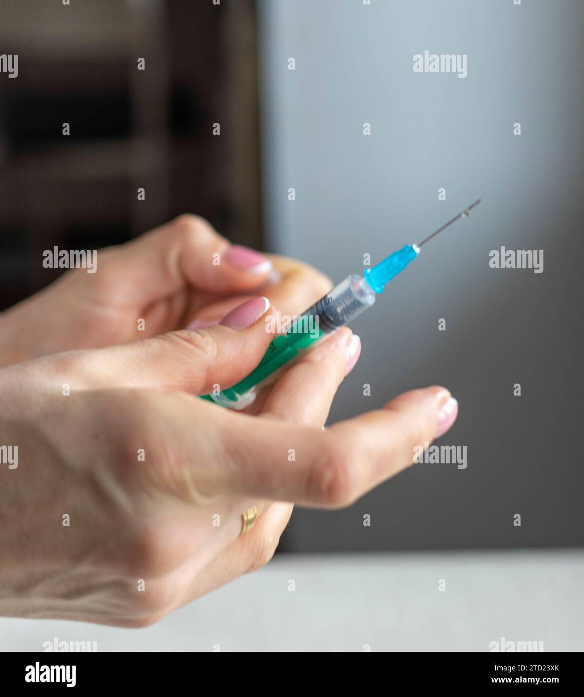 Close upshot of the woman preparing medicine for injection Stock Photo ...