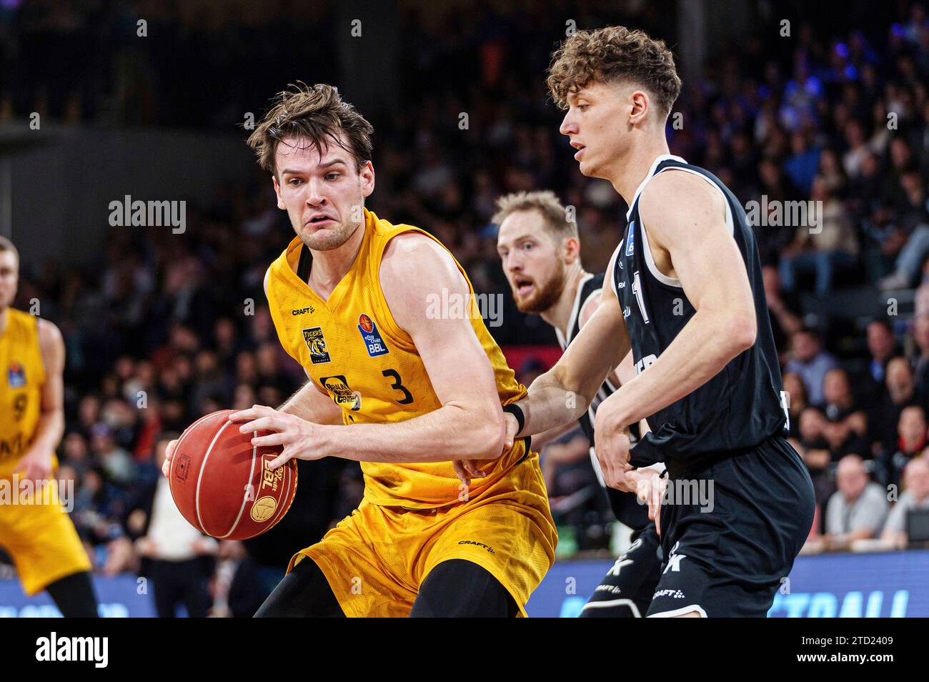 Jimmy Boeheim (Tigers Tuebingen, #03), Niklas Krause (Veolia Towers ...