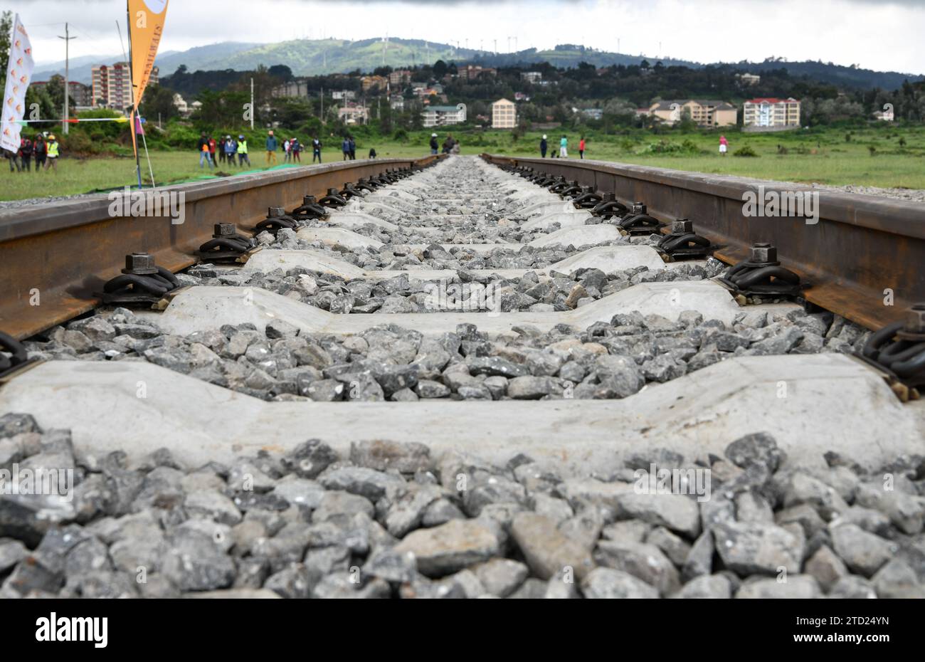 (231215) -- KAJIADO (KENYA), Dec. 15, 2023 (Xinhua) -- People are seen ...
