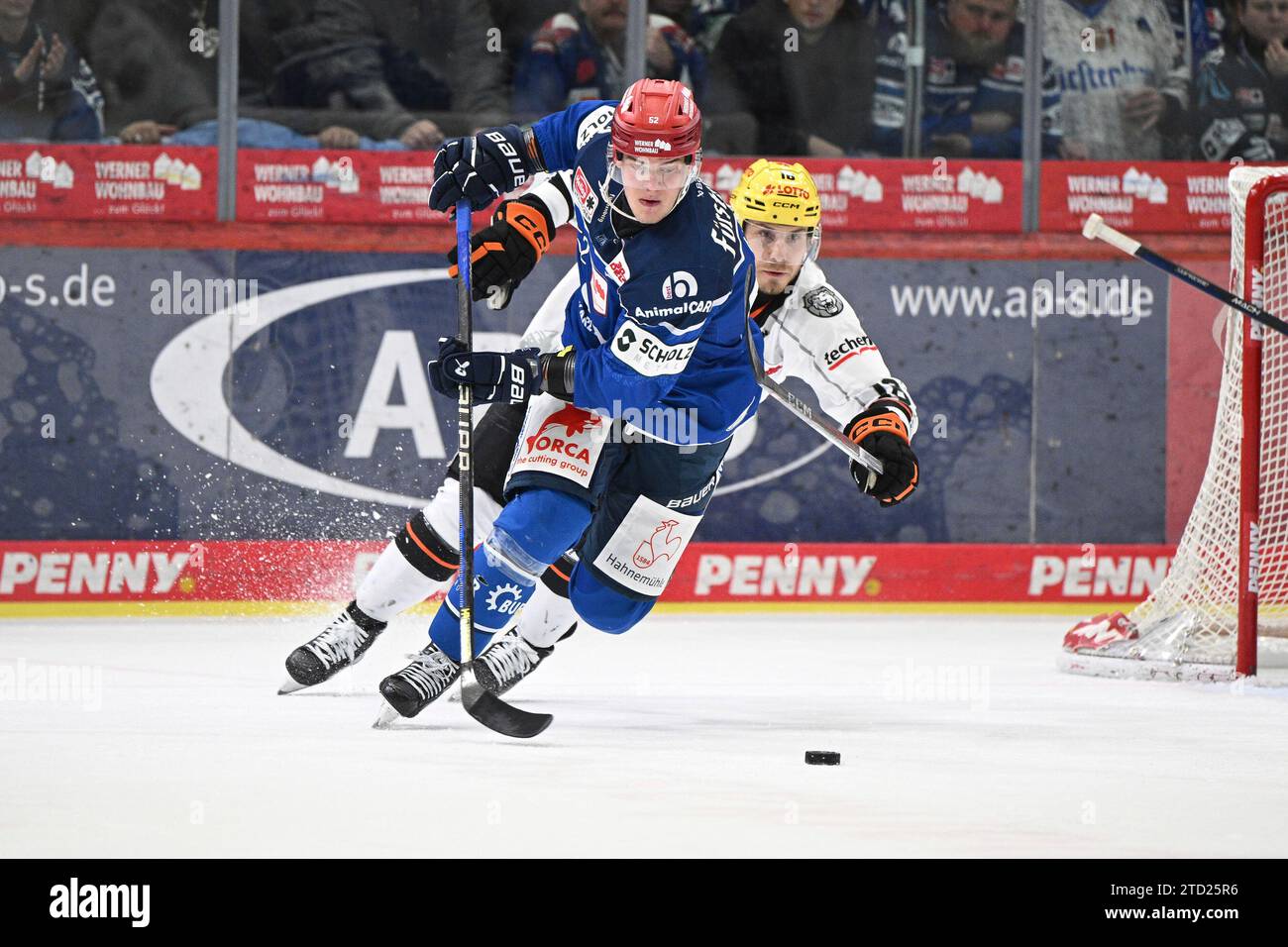 (v.l.n.r.) Johannes Huss (Schwenninger Wild Wings #52) Chad Nehring ...