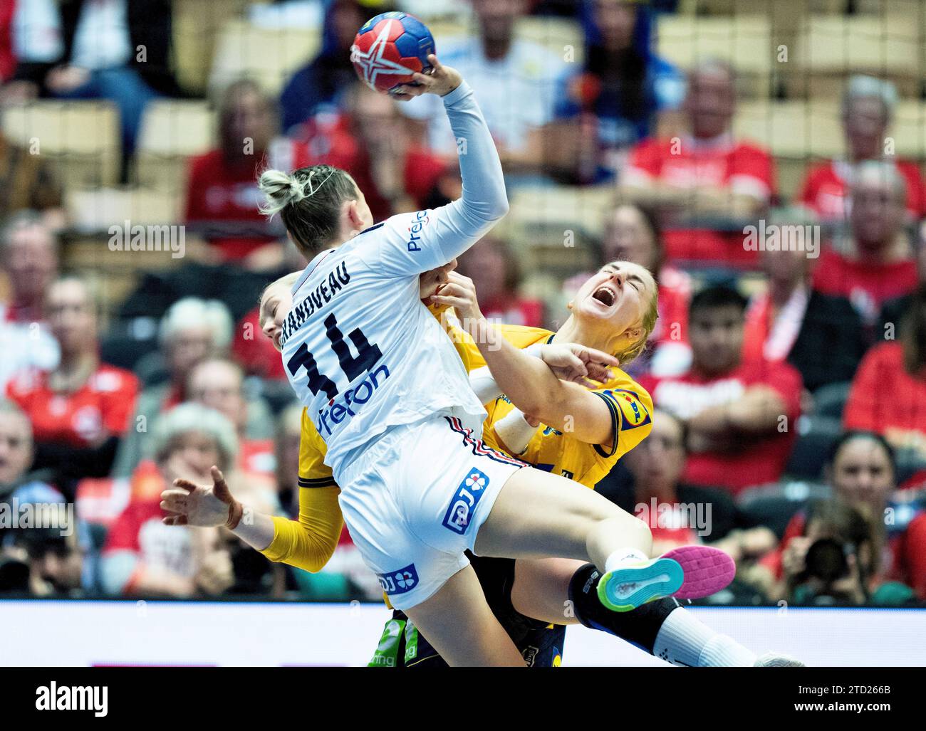 Lena Grandveau from France (34) and Linn Blohm from Sweden during the ...