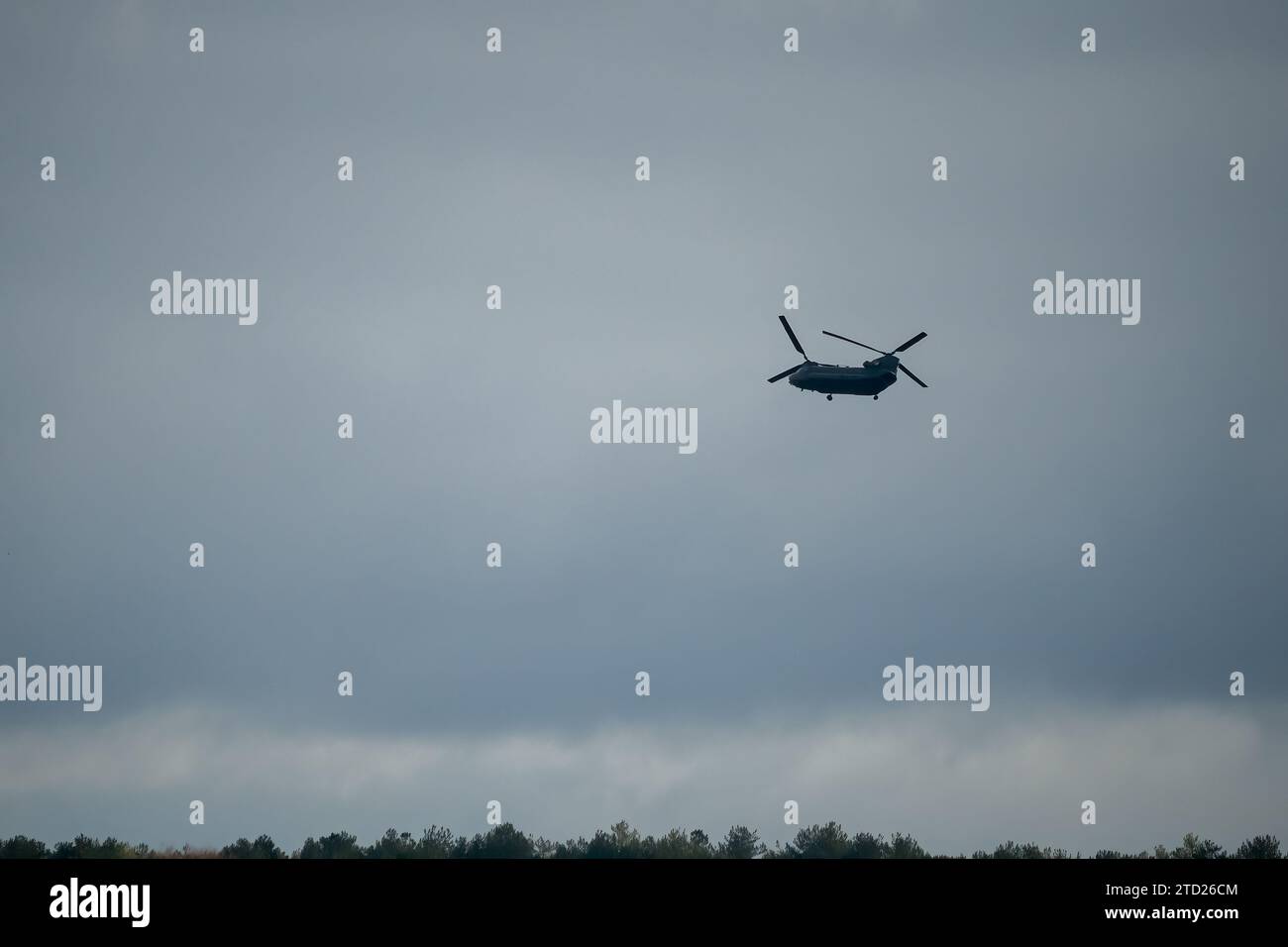 Chinook low fly hi-res stock photography and images - Alamy