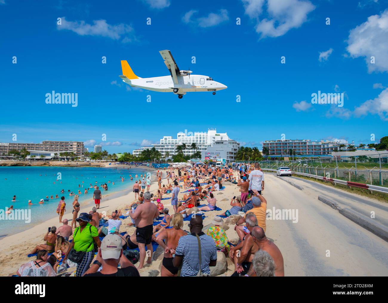Flamenco Cargo Short 360 SD3-60 flying over Maho Beach before landing ...