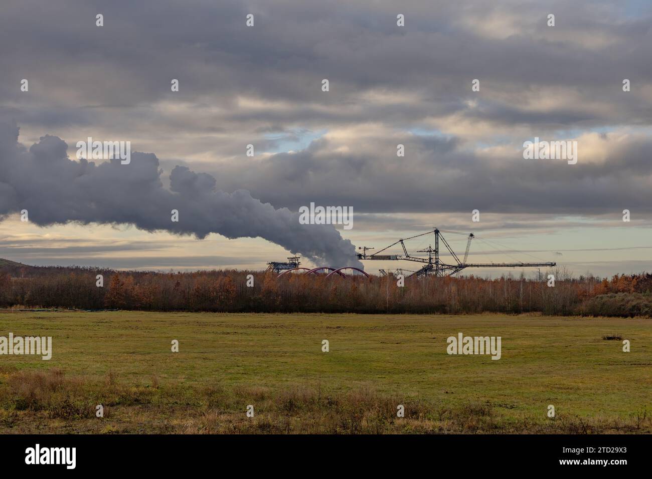 Overburden hi-res stock photography and images - Alamy