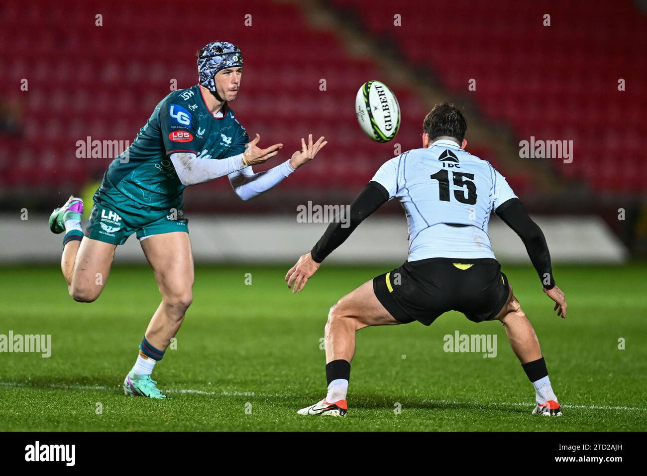 Tom Rogers of Scarlets passes the ball during the European Rugby ...