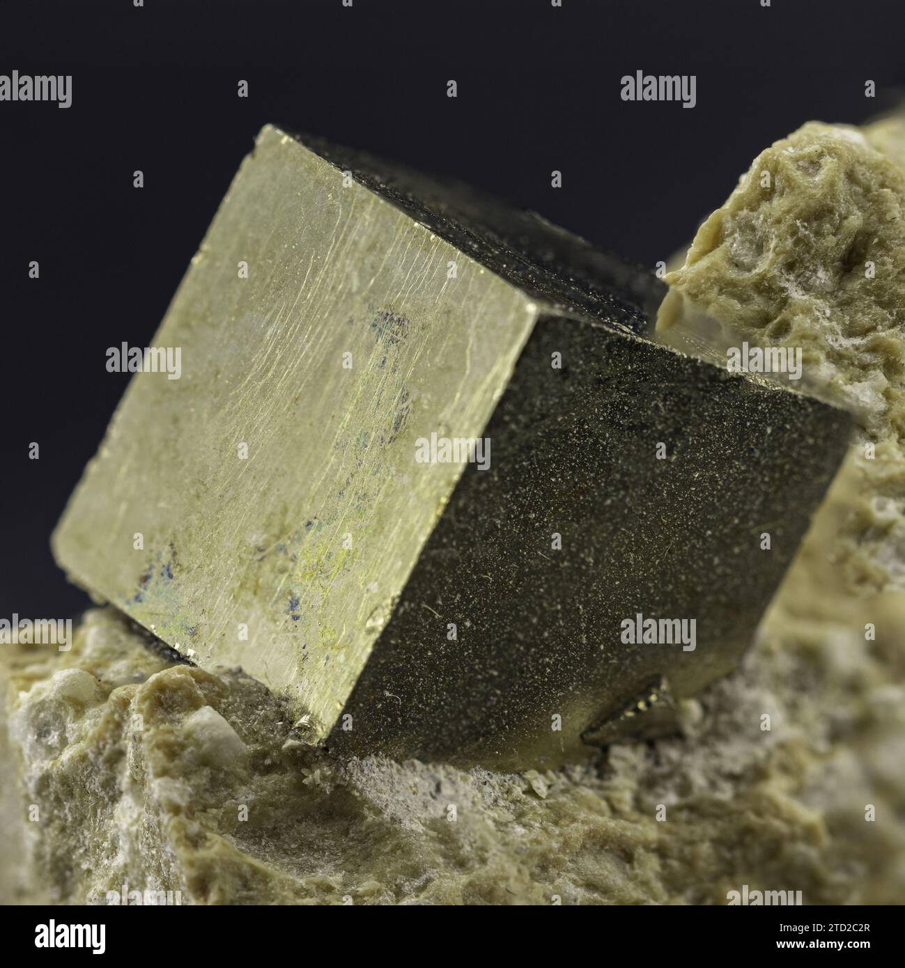 Iron crystal structure hi-res stock photography and images - Alamy