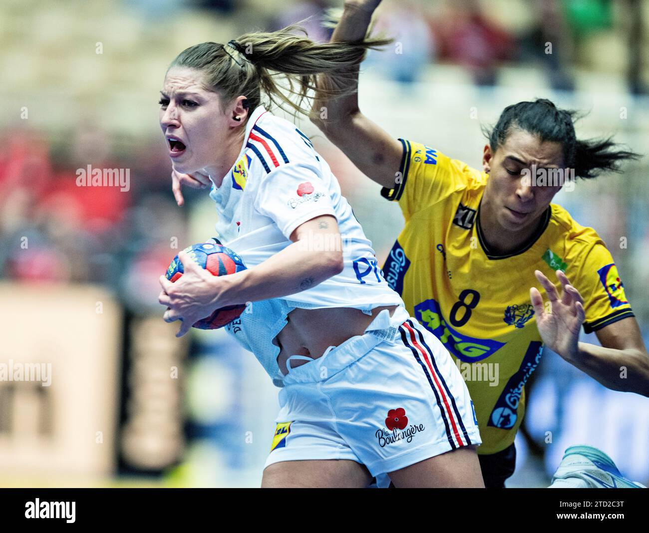 Chloe Valentini from France (6) and Jamina Roberts from Sweden during ...