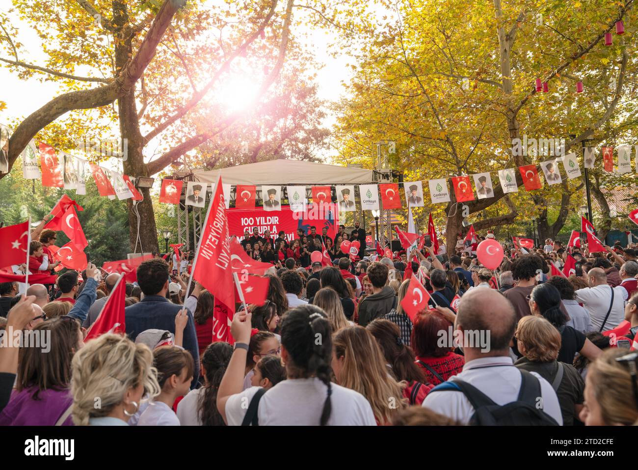1000 people crowd hi-res stock photography and images - Alamy
