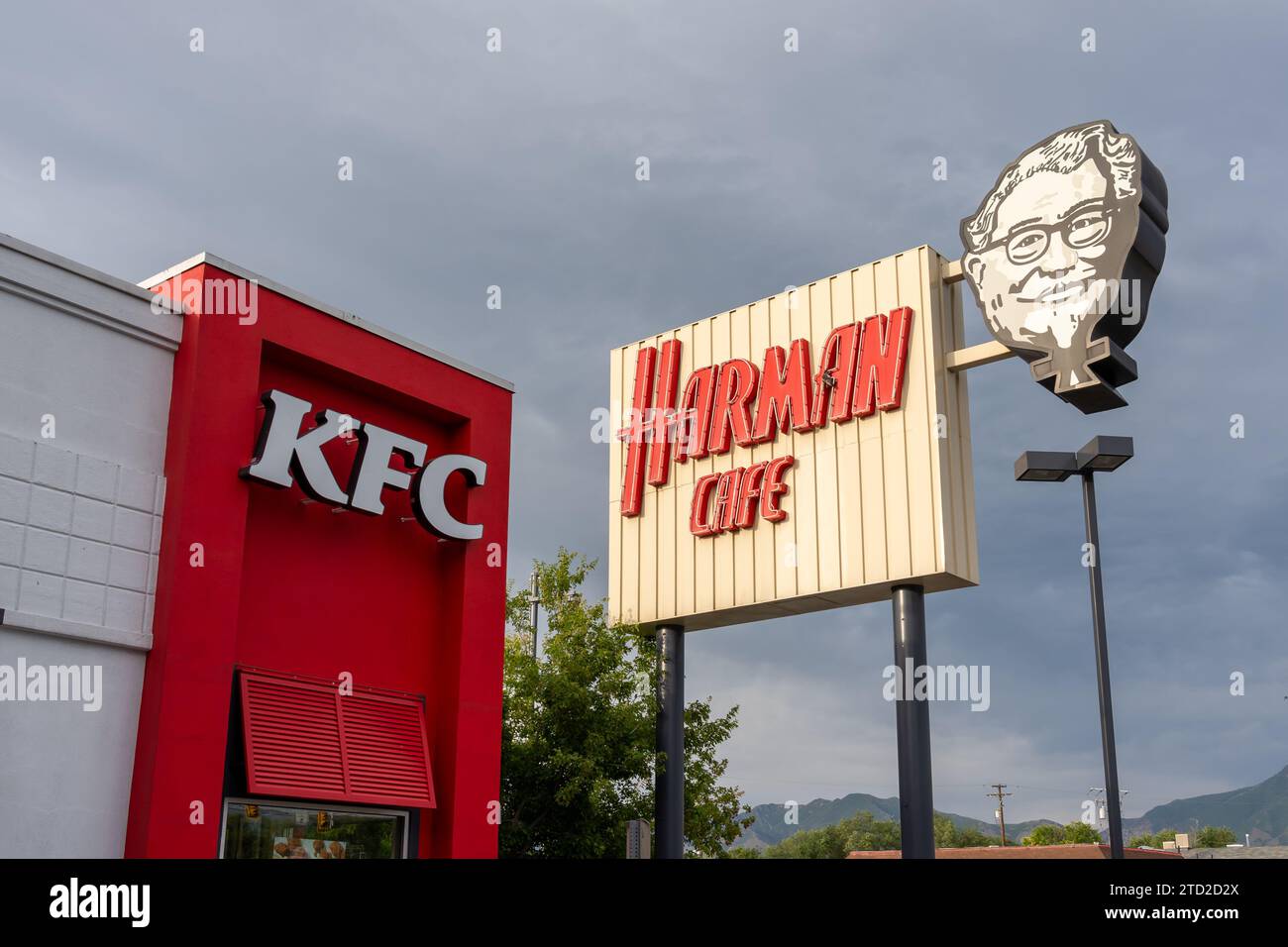 Kfc chicken bucket hi-res stock photography and images - Alamy