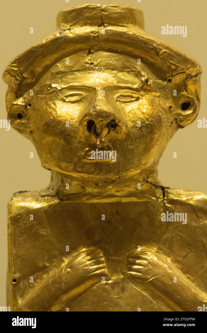 Figure of gold, Museo del Oro, Bogota, Columbia Stock Photo - Alamy