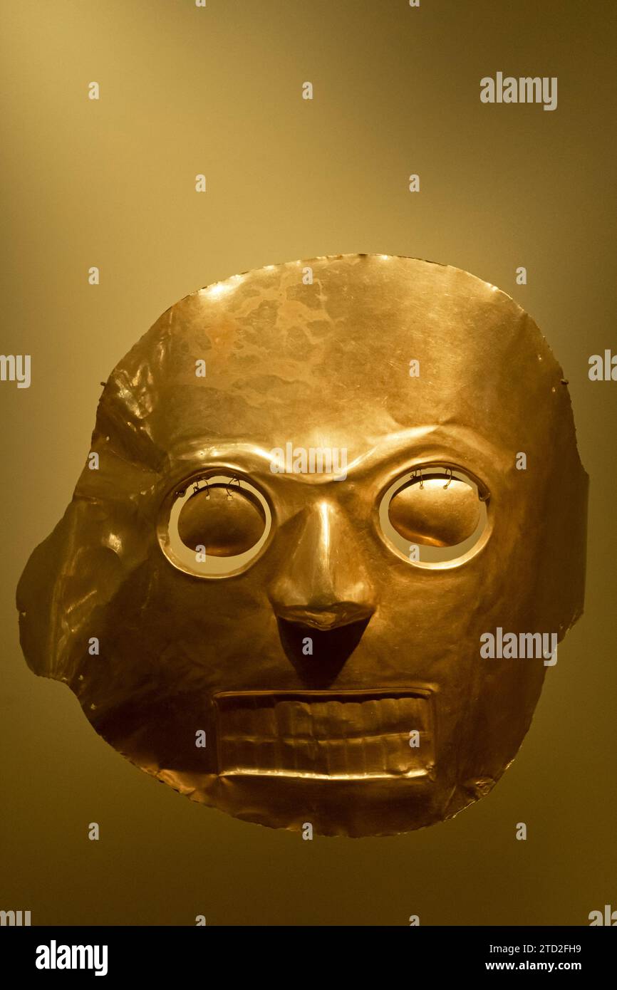 Funerary mask of gold, Museo del Oro, Bogota, Columbia Stock Photo - Alamy