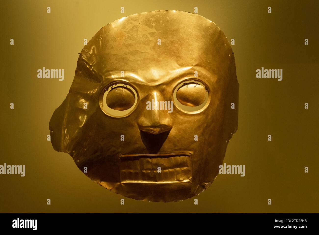 Funerary mask of gold, Museo del Oro, Bogota, Columbia Stock Photo - Alamy