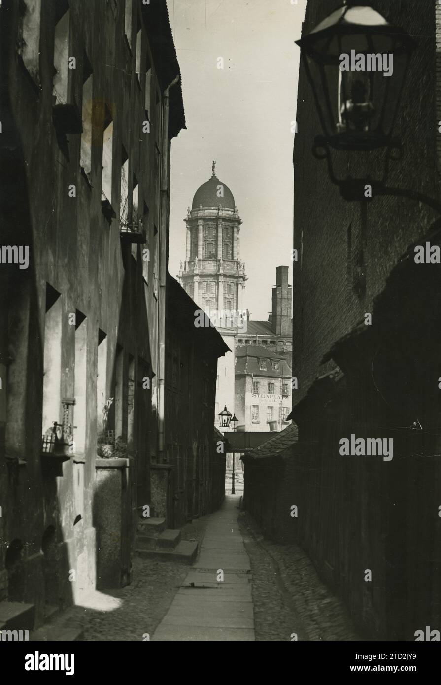 Berlin (Germany), 1933. View of an empty street. Credit: Album ...