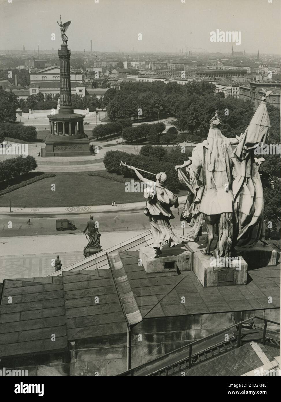 Berlin (Germany), 1935 (ca.). Opera Square seen from the Reichstag ...