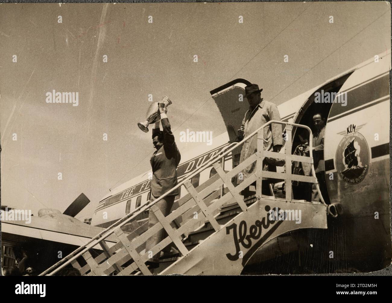 Madrid, 06/15/1956. Arrival of Real Madrid with its first European Cup ...