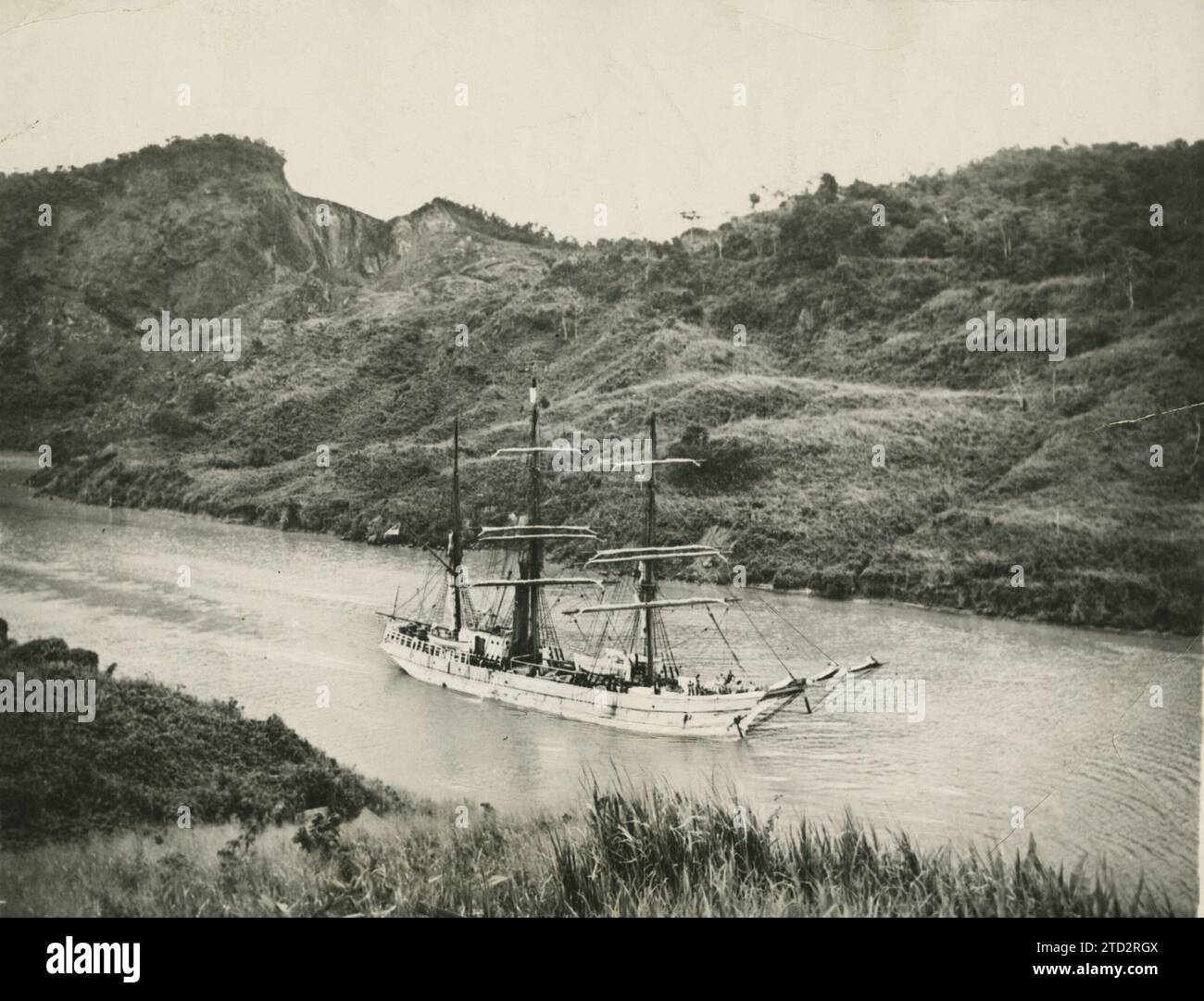 01/31/1930. In the Panama Canal. The "City of New York", ship sent to ...