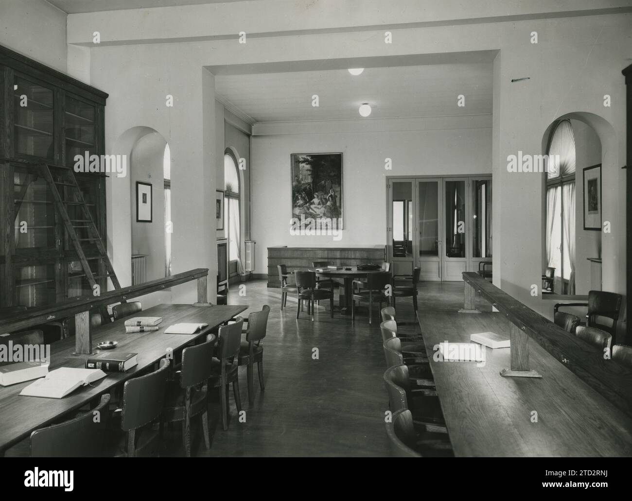 04/09/1935. Library of the College of Spain, where Bayeu's painting ...